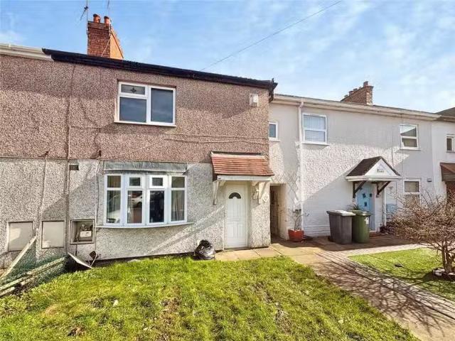 Unique 1 BA 3 bedroom Mid Terrace House to rent, Thompson Aven.