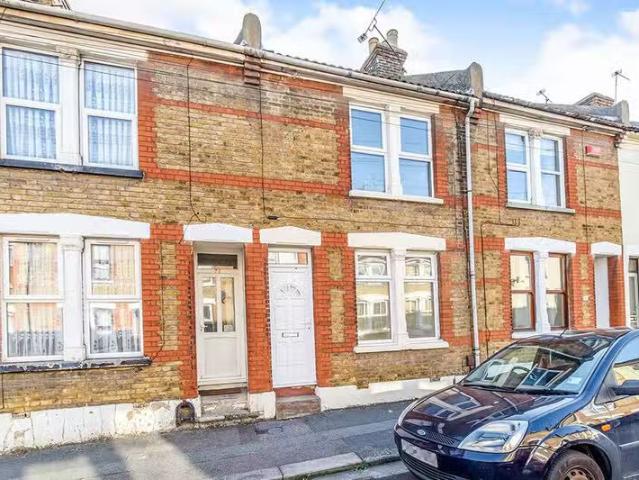 New 1 BA 3 bedroom Mid Terrace House to rent, Catherine Street.