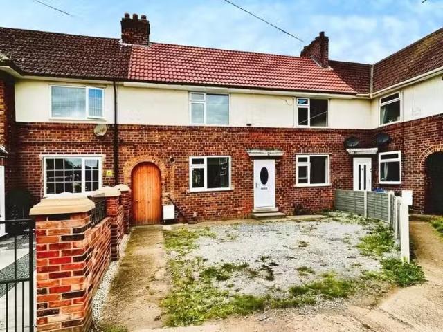 Unique 1 BA 3 bedroom Mid Terrace House to rent, Elm Place, Ar.
