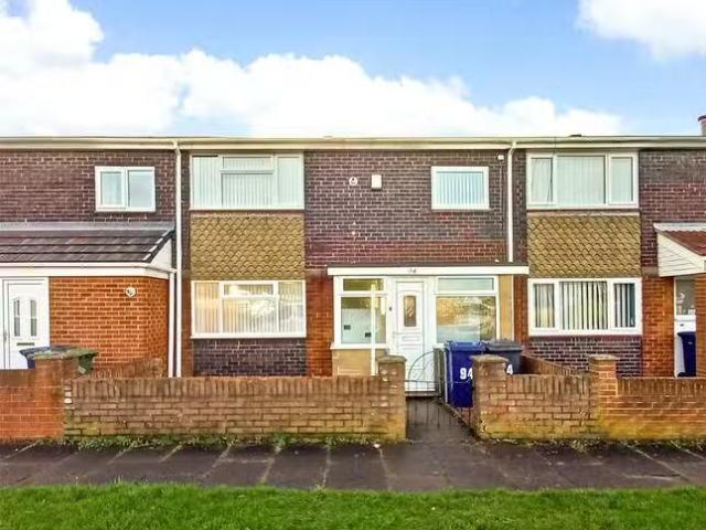 Unique 1 BA 3 bedroom Mid Terrace House to rent, Masefield Dri.