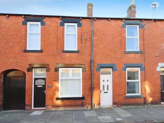 Cozy 1 BA 3 bedroom Mid Terrace House to rent, Oswald Street.