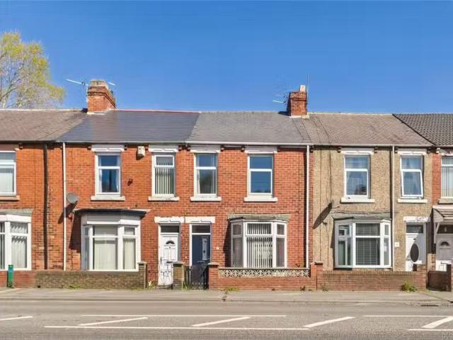 Cheap 1 BA 3 bedroom Mid Terrace House to rent, Station Avenue.