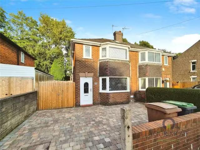 Nice 1 BA 3 bedroom Semi Detached House to rent, Clanway Stree.