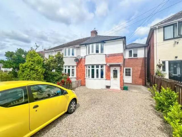 Rental! 1 BA 3 bedroom semi detached house for rent in Toll Ho.