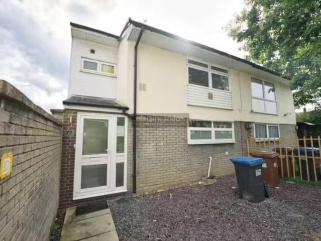 New 1 BA 3 bedroom semi detached house for rent in Travellers.
