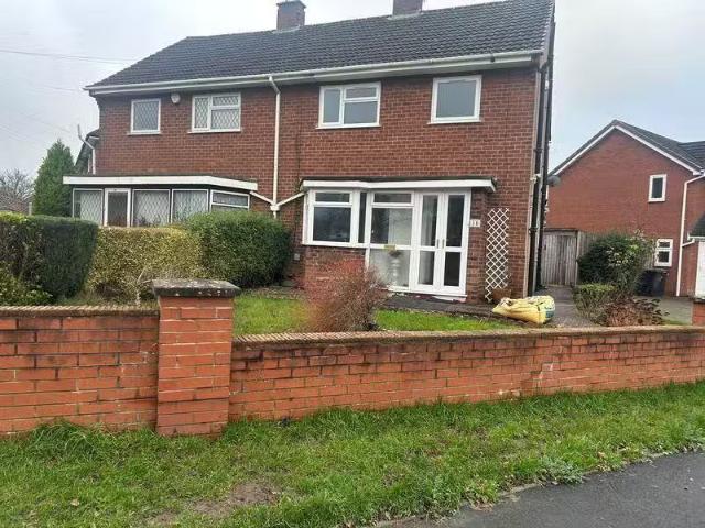 New 1 BA 3 bedroom semi detached house for rent in Wildmoor La.
