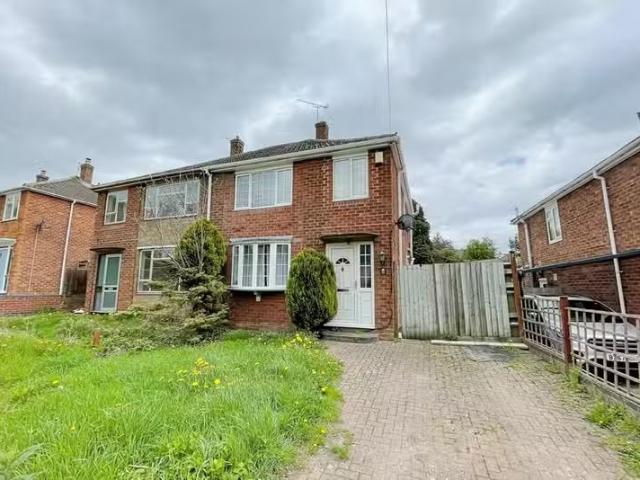 Deal! 1 BA 3 bedroom semi detached house for rent in Addison R.