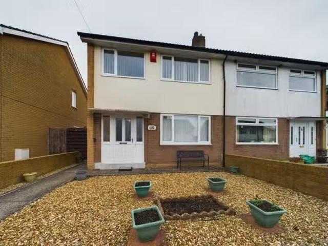 Cozy 1 BA 3 bedroom semi detached house for rent in Beaumont R.