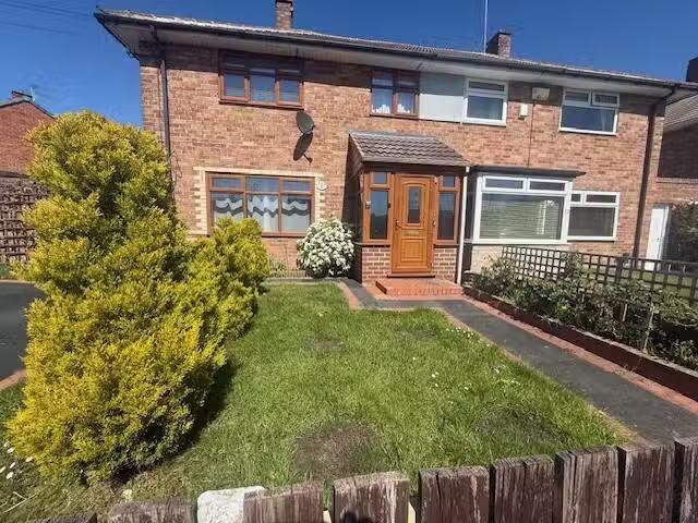 Cozy 1 BA 3 bedroom semi detached house for rent in Delamere A.