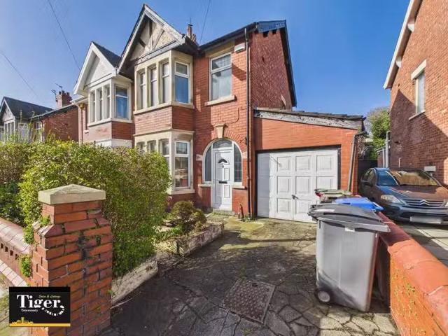 Unique 1 BA 3 bedroom semi detached house for rent in Glastonb.