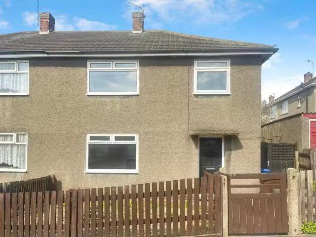 Cozy 1 BA 3 bedroom semi detached house for rent in Grantham A.