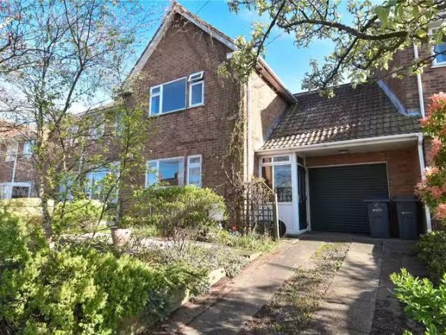 New 1 BA 3 bedroom semi detached house for rent in Green Meado.