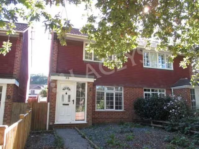 For Rent! 1 BA 3 bedroom semi detached house for rent in Holly.