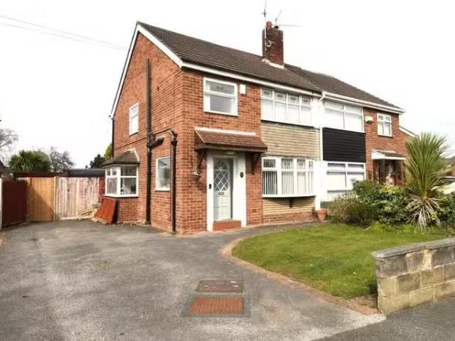 Nice 1 BA 3 bedroom semi detached house for rent in Holmlands.