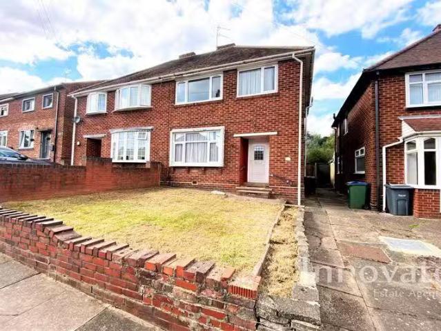 Deal! 1 BA 3 bedroom semi detached house for rent in Ivy House.