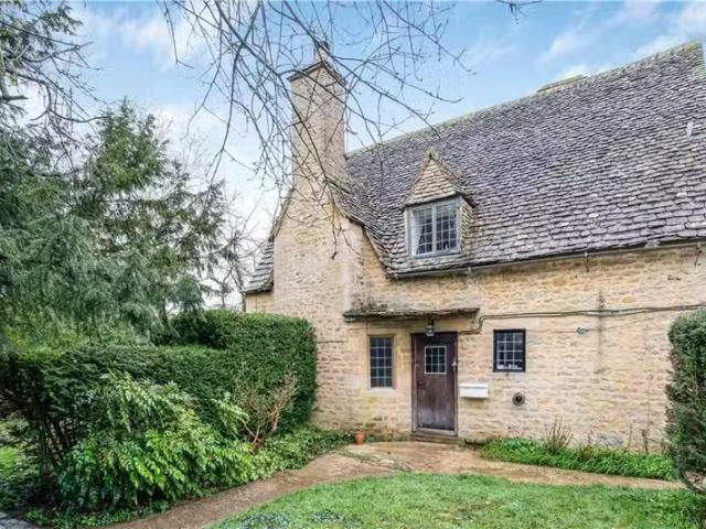 Rental! 1 BA 3 bedroom semi detached house for rent in Manor C.