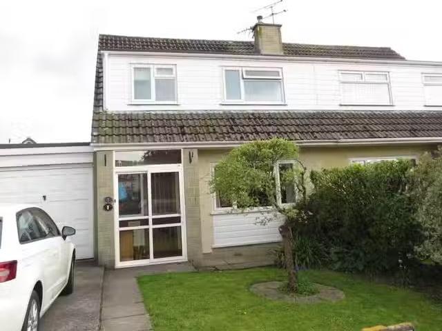 Rental! 1 BA 3 bedroom semi detached house for rent in Stonewe.