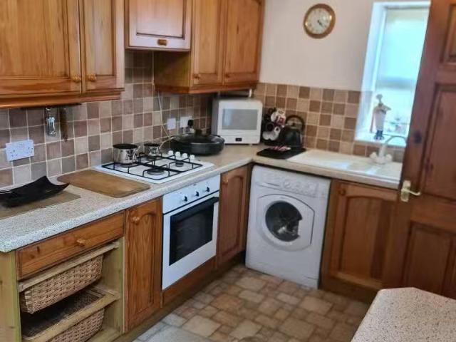 For Rent! 1 BA 3 bedroom property for rent in Leeds Road, Idle.