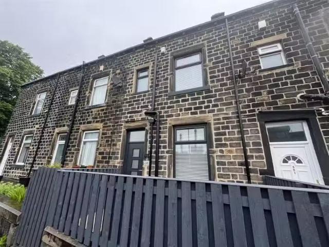 New 1 BA 3 bedroom terraced house for rent in Cleckheaton Road.