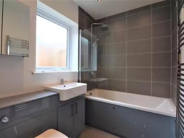 Unique 1 BA 3 bedroom terraced house for rent in Daisy Road, B.