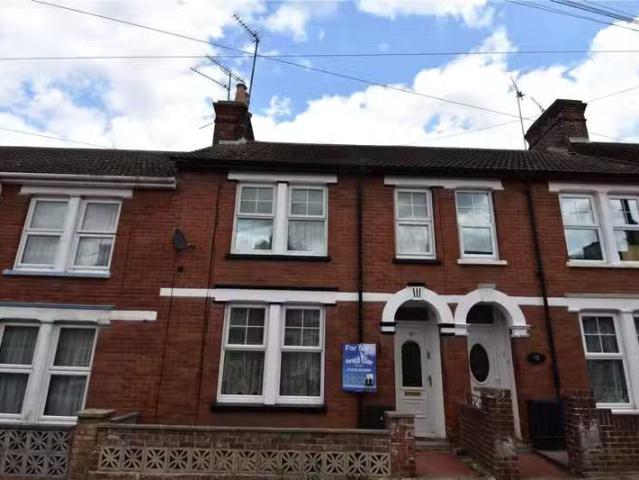 New 1 BA 3 bedroom terraced house for rent in Empire Road, Dov.