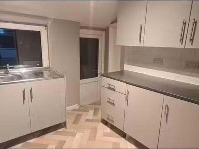 Cozy 1 BA 3 bedroom terraced house for rent in Edmondstown Roa.