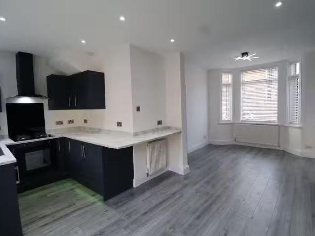 Nice 1 BA 3 bedroom terraced house for rent in Exeter Road, Wa.