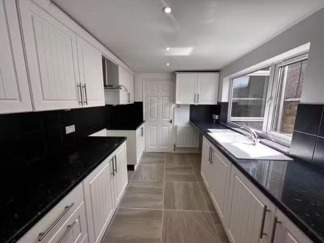 Unique 1 BA 3 bedroom terraced house for rent in Fraser Street.