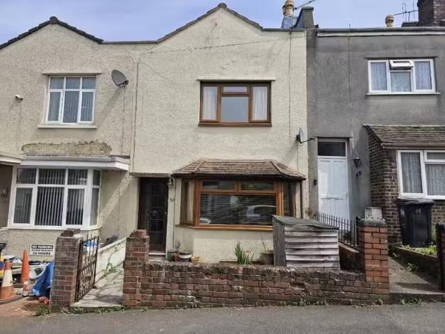 New 1 BA 3 bedroom terraced house for rent in Heath Street, Ea.