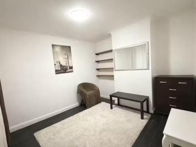 For Rent! 1 BA 3 bedroom terraced house for rent in Lansdowne.