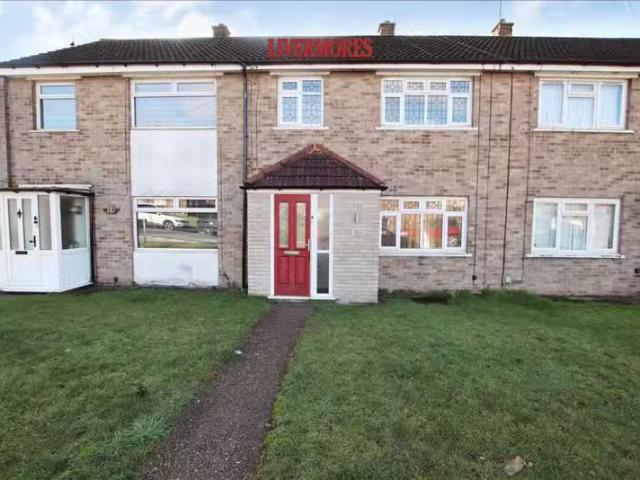 Cozy 1 BA 3 bedroom terraced house for rent in Lunedale Road.