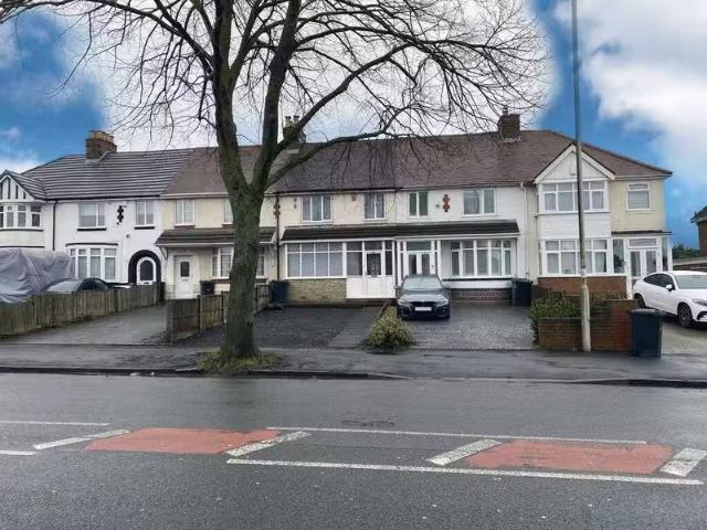 Deal! 1 BA 3 bedroom terraced house for rent in Mill Street, B.