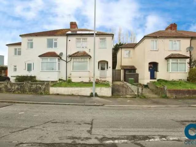 Cheap 1 BA 3 bedroom terraced house for rent in Station Road.