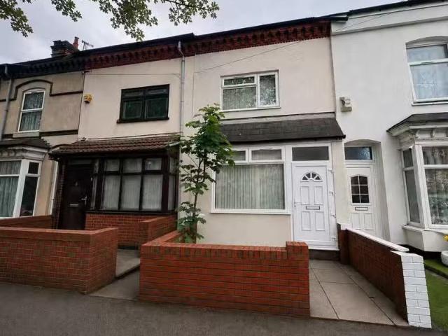 Deal! 1 BA 3 bedroom terraced house for rent in Pretoria Road.