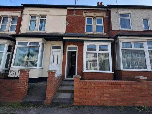 Nice 1 BA 3 bedroom terraced house for rent in Roma Road Tysel.