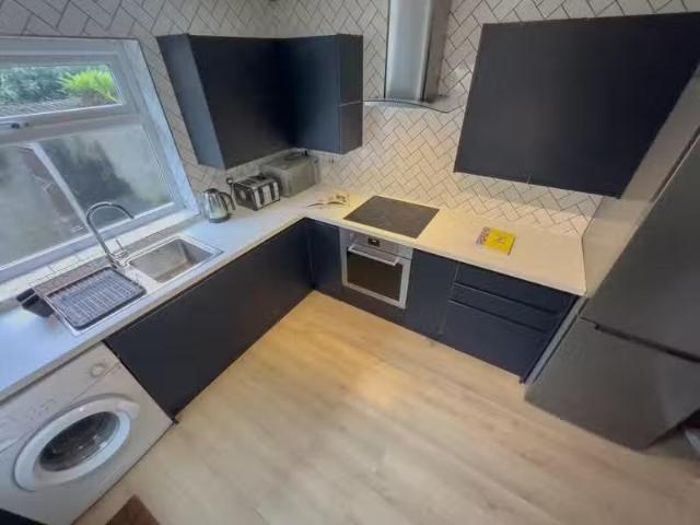 Cheap 1 BA 3 bedroom terraced house for rent in Romer Road, L6.