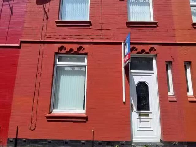 Cozy 1 BA 3 bedroom terraced house for rent in Riddock Road, L.