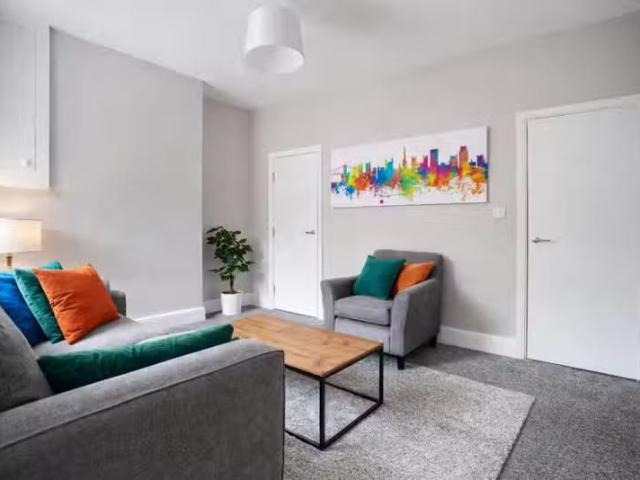 Charming 1 BA 3 bedroom terraced house for rent in Woodside Ro.