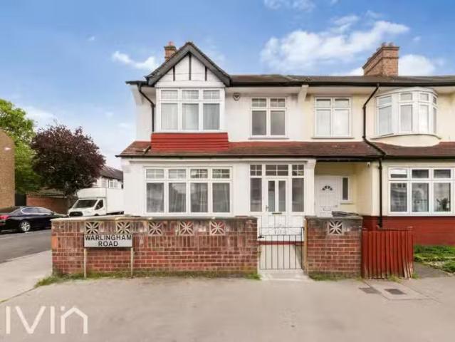 Cheap 1 BA 3 bedroom terraced house for rent in Warlingham Roa.
