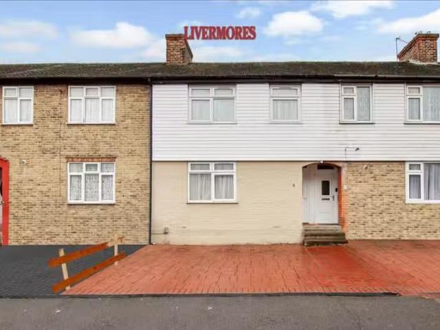 Just in! 1 BA 3 bedroom terraced house for rent in Whitehill R.