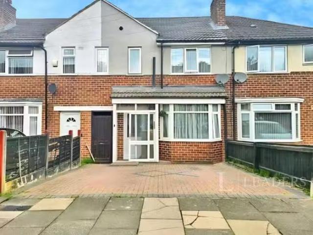 Nice 1 BA 3 bedroom terraced house for rent in Thurlestone Roa.