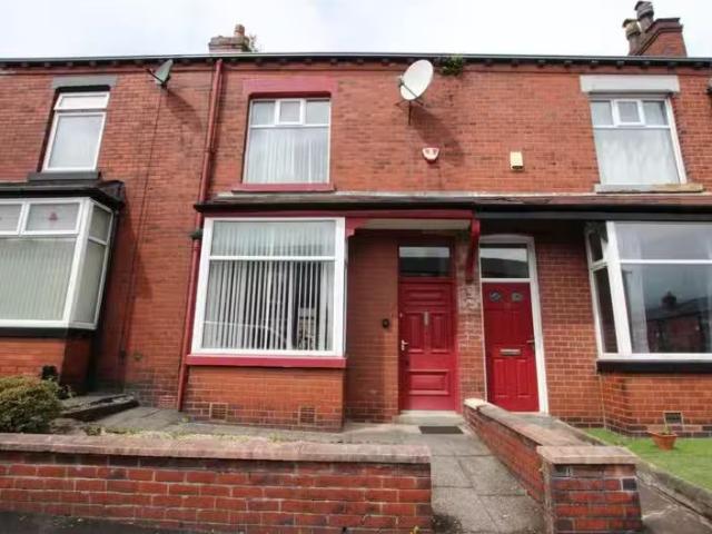 Cozy 1 BA 3 bedroom terraced house for rent in Vickerman Stree.