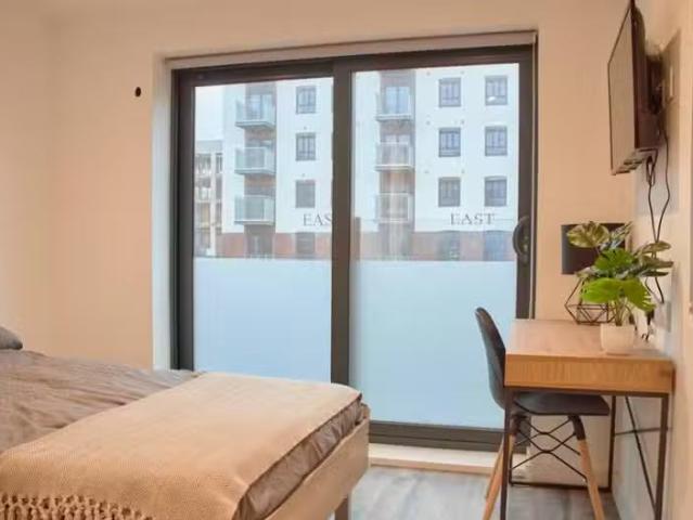 Nice 1 BA Studio flat for rent in 75 Paintworks, Arnos Vale, B.