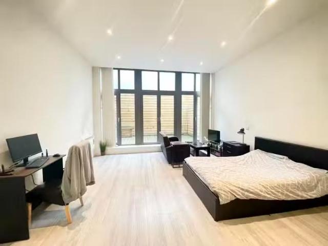 New 1 BA Studio flat for rent in Talbot Skyline, Imperial Driv.