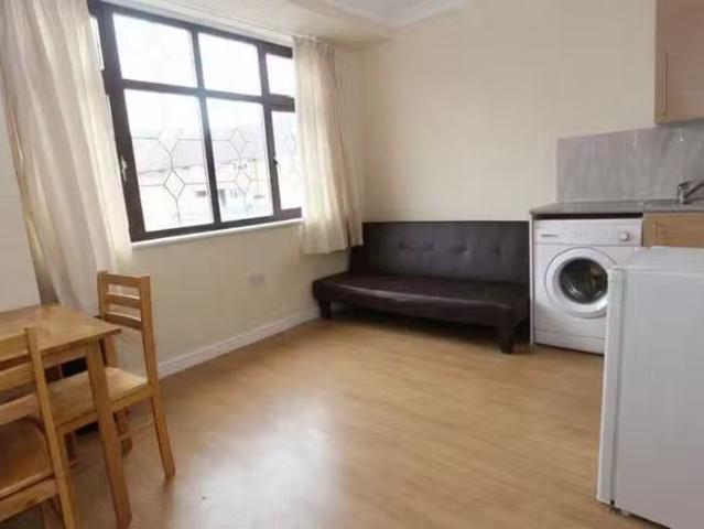Deal! 1 BA Studio flat for rent in The Ride, Enfield, EN3