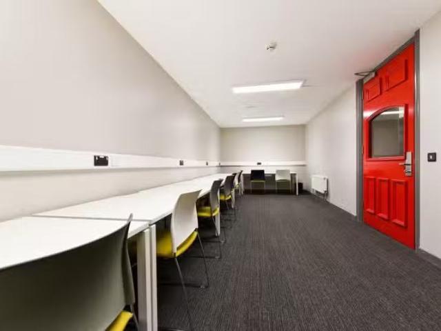 New 1 BA Studio flat for rent in Belfast Student September.