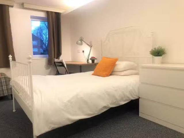 Charming 1 BA Studio flat for rent in Charter Avenue, Coventry.