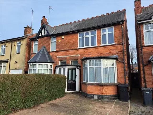 Deal! 1 BA Studio flat for rent in Chester Road, Sutton Coldfi.