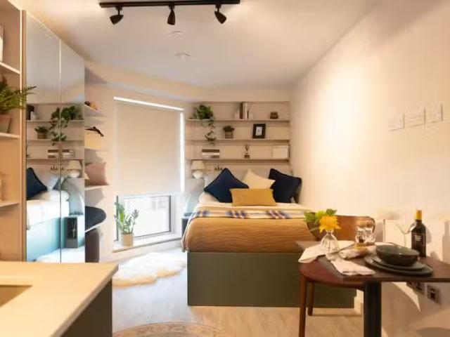 For Rent! 1 BA Studio flat for rent in Clarence Street, Kingst.
