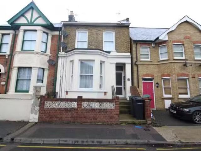 New 1 BA Studio flat for rent in Darnley Street, Gravesend, Ke.